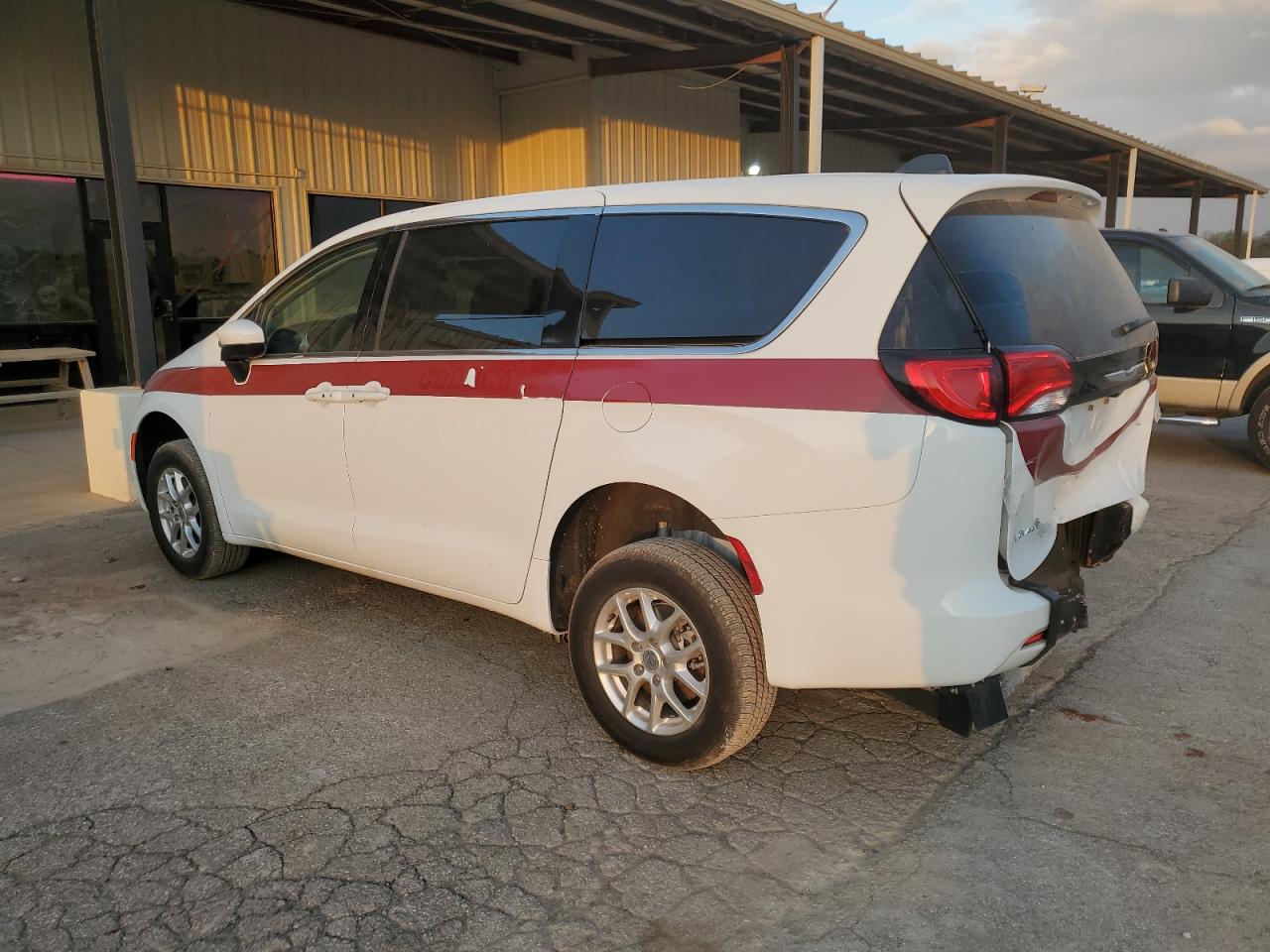 Купить автомобиль CHRYSLER VOYAGER LX 2023 из США. Цена - 13500 ...