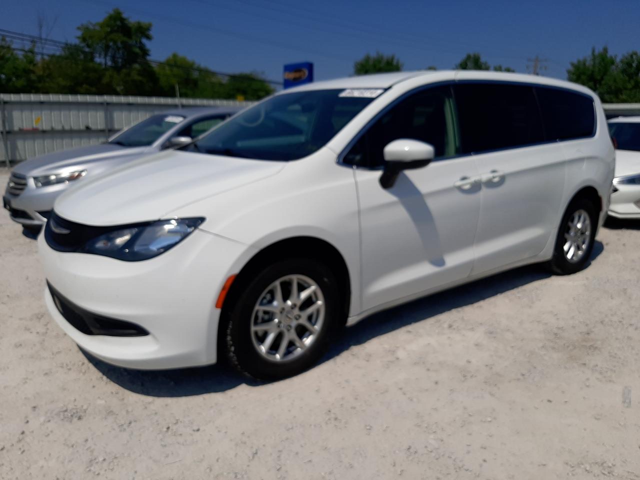 Купить автомобиль CHRYSLER VOYAGER LX 2022 из США. Цена - 10500 ...