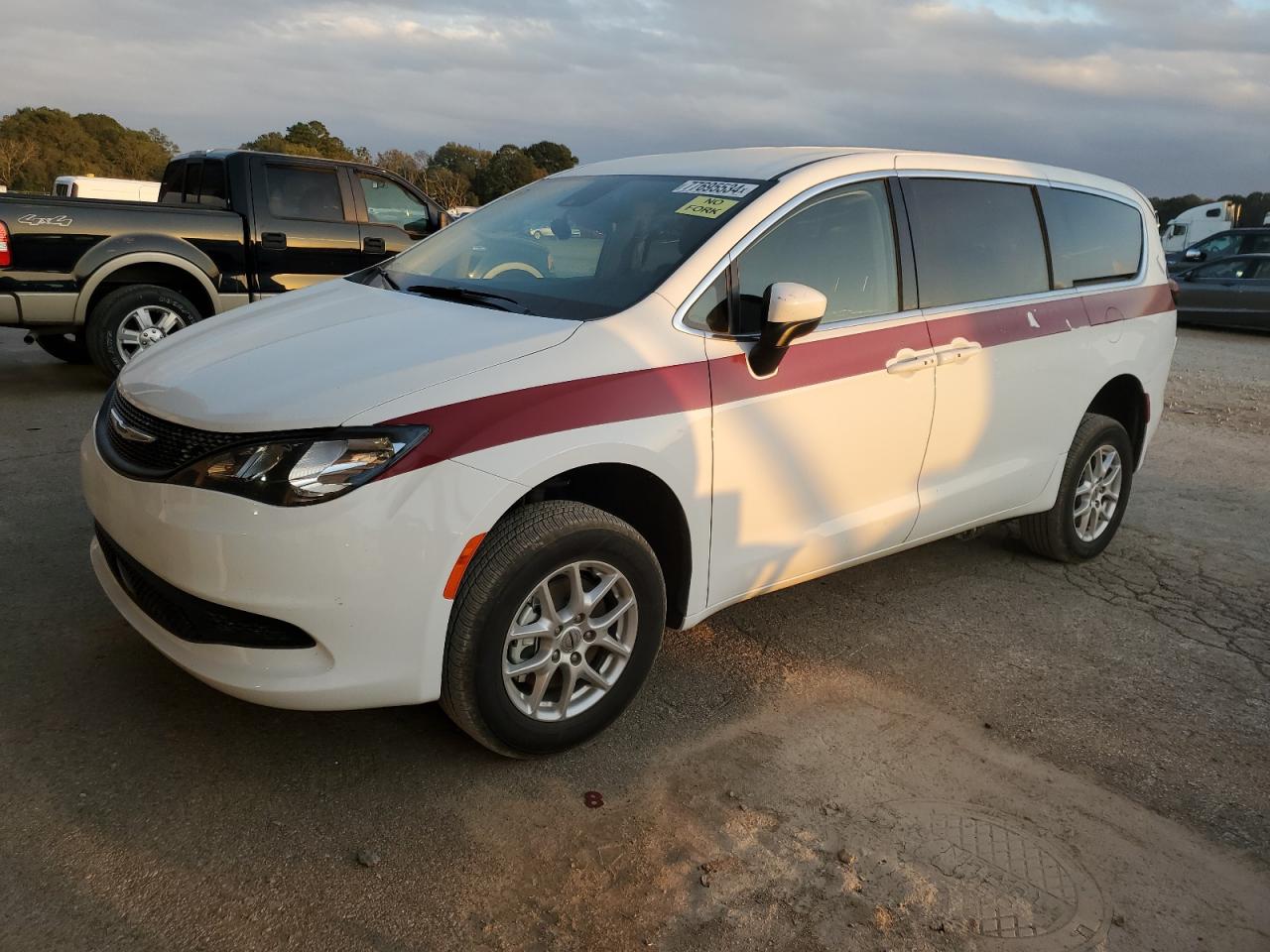 Купить автомобиль CHRYSLER VOYAGER LX 2023 из США. Цена - 13500 ...