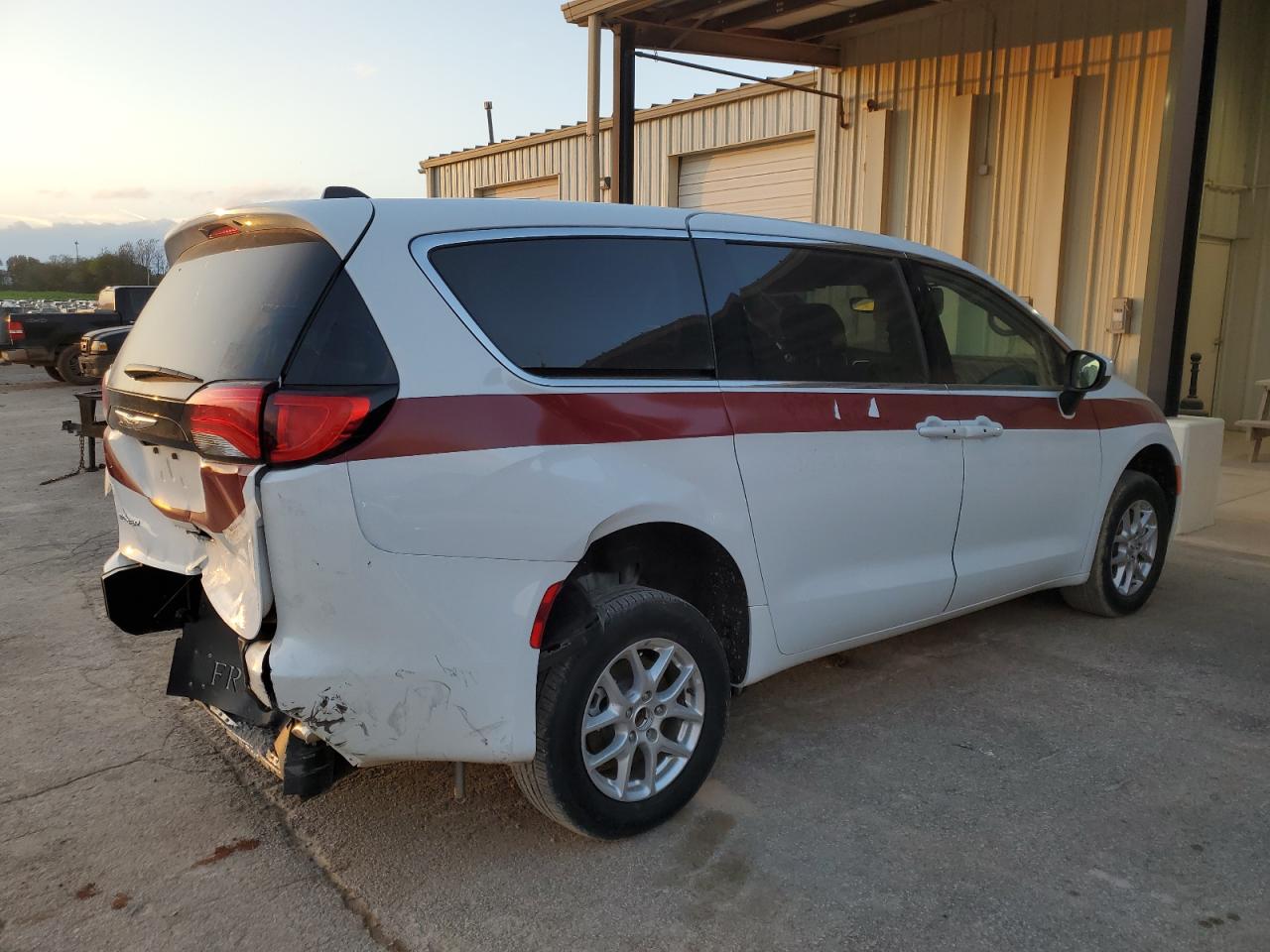 Купить автомобиль CHRYSLER VOYAGER LX 2023 из США. Цена - 13500 ...