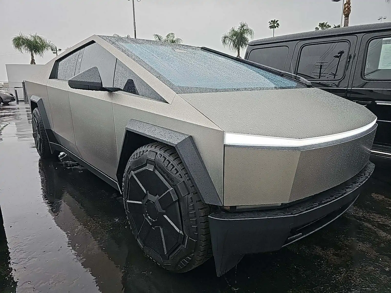 Купити автомобіль Tesla Cybertruck Cyberbeast Crew Cab Short Bed 2024 з ...