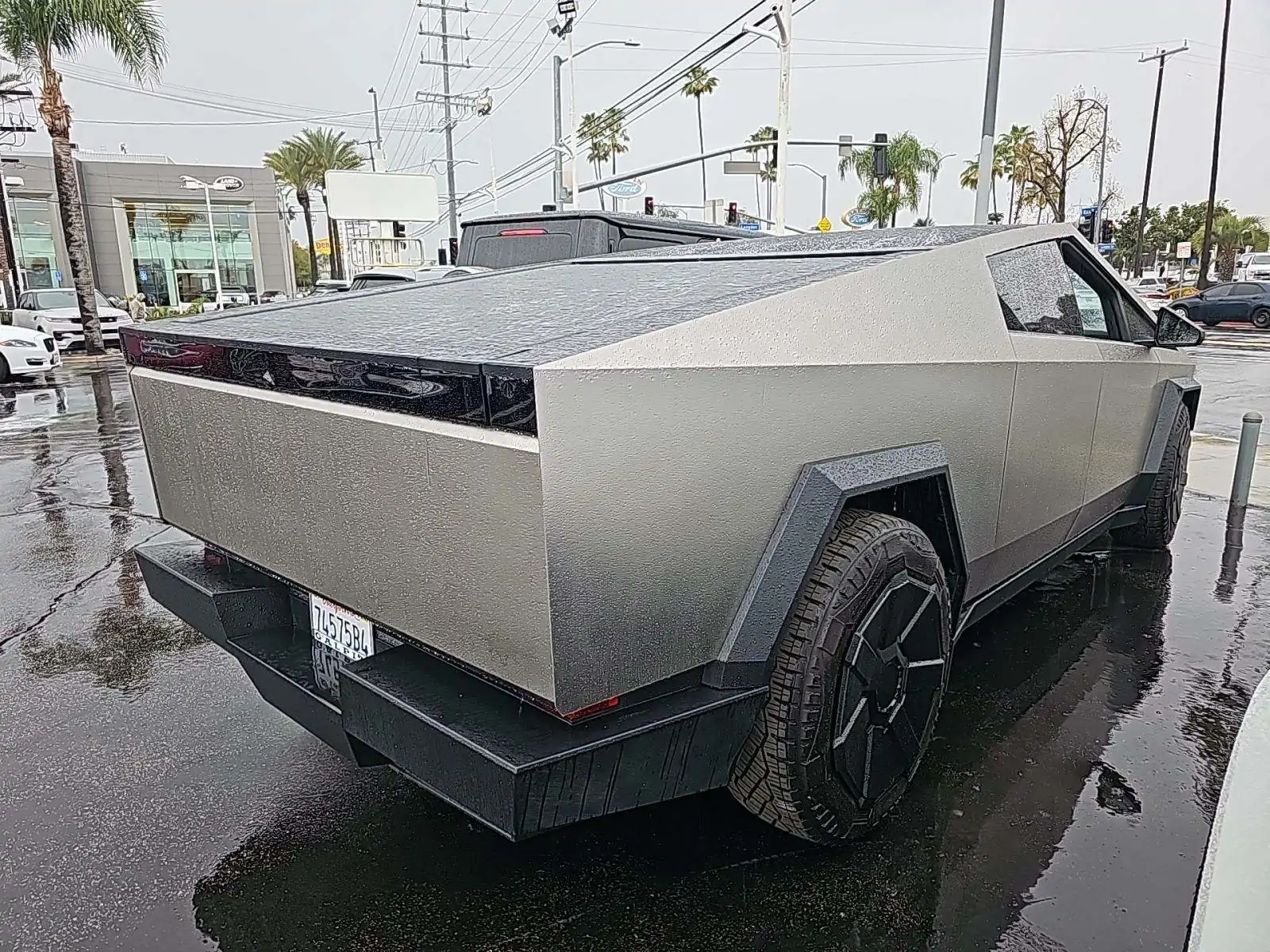Купити автомобіль Tesla Cybertruck Cyberbeast Crew Cab Short Bed 2024 з ...